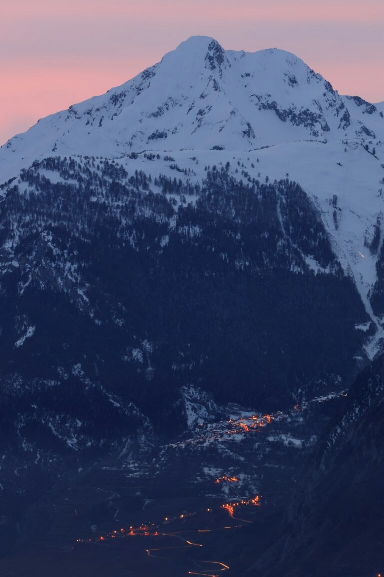 Discovering the Most Popular Tourist Attractions in the Swiss Canton of ...